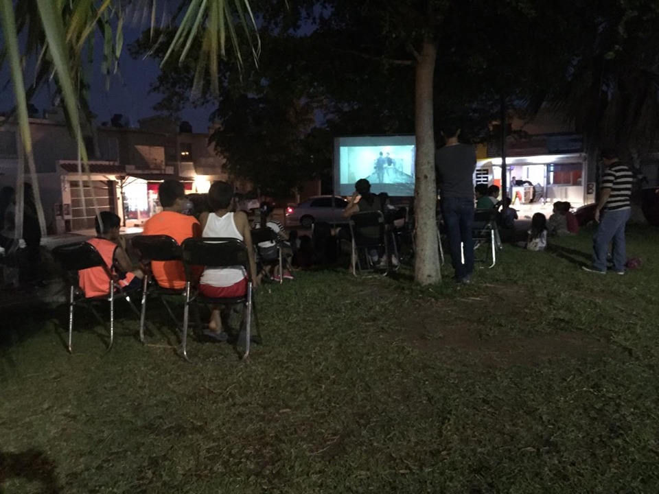 Disfruta de una función de cine en tu parque - Parques Alegres I.A.P.